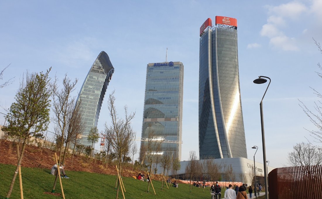 TRE TORRI e Podium a CITYLIFE al tramonto: il quartiere cresce e si anima, CityLife , Milano, 14 ...